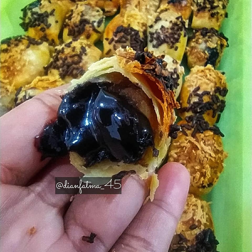 BOLEN PISANG MINI MINI KRISPY CRUNCHY by Dianfatma