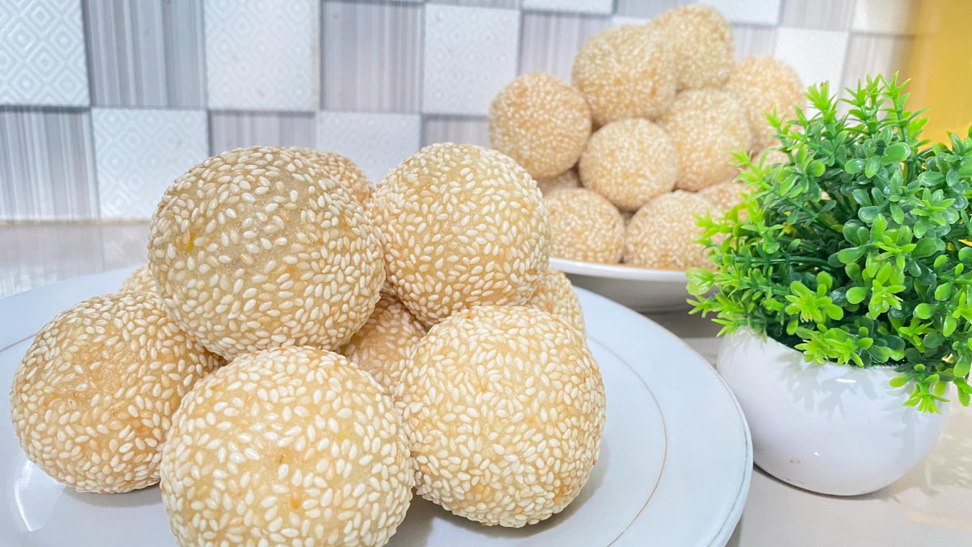 A Delightful Indonesian Treat Onde onde Isi Kacang Hijau By Fitriatul a-delightful-indonesian-treat-onde-onde-isi-kacang-hijau-by-fitriatul