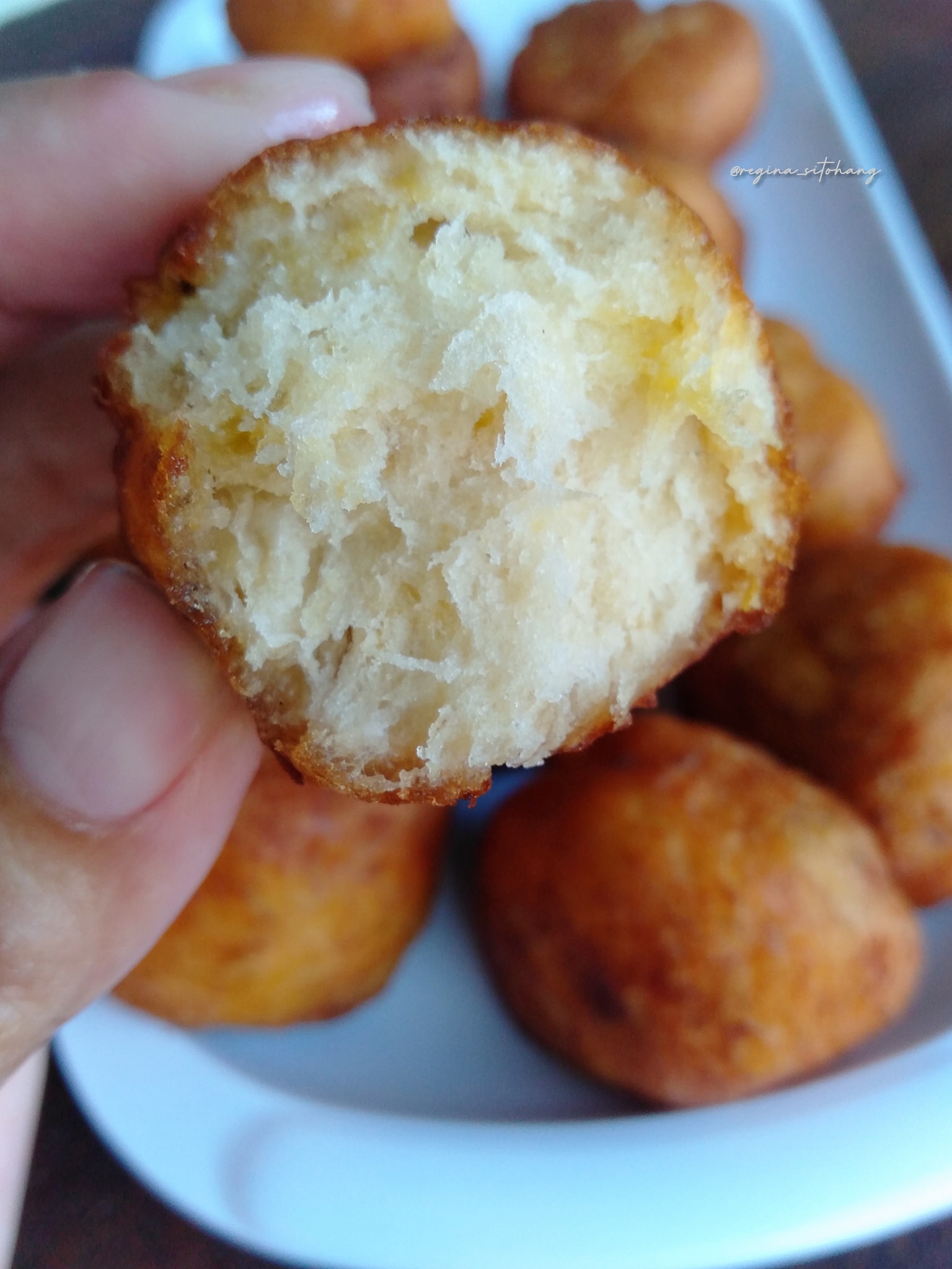 Kriuk luarnya tapi lembut di dalam GODOH GODOH PISANG by Regina